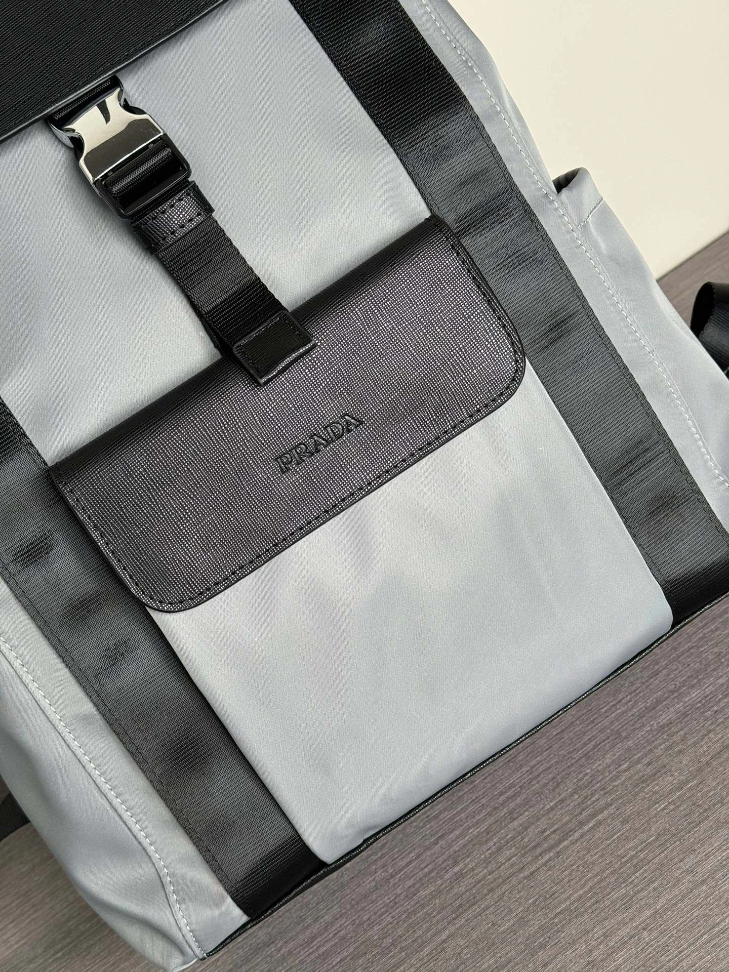 Accurate model Mens Prada Backpacks
