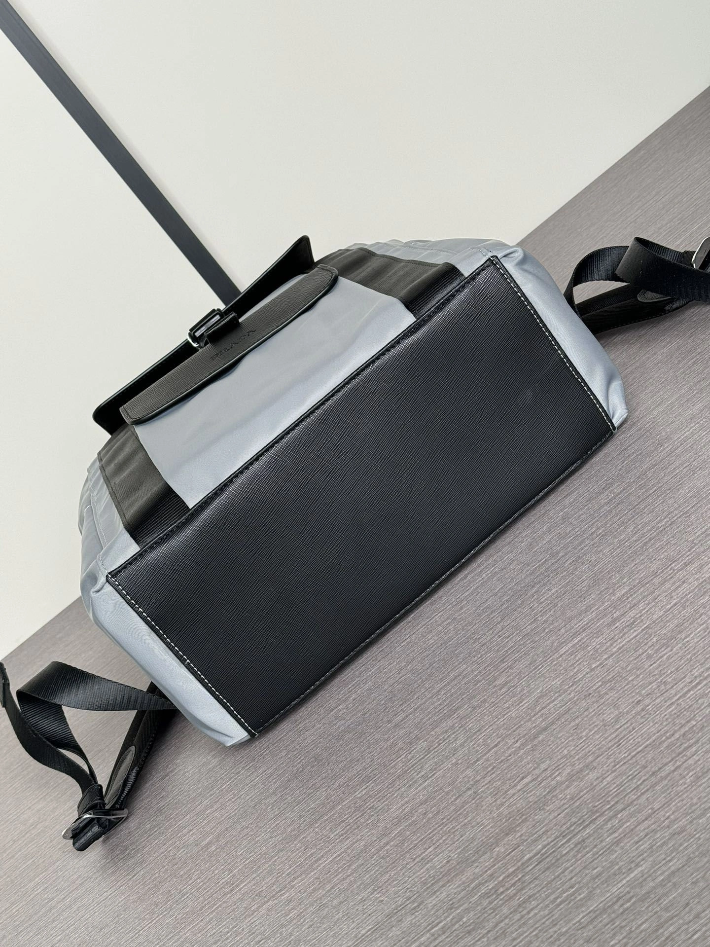 Accurate model Mens Prada Backpacks