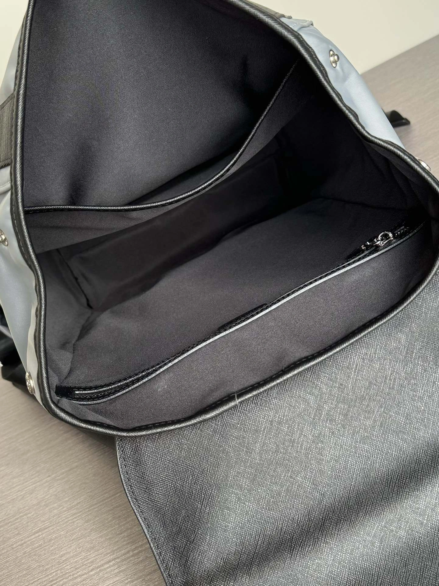 Accurate model Mens Prada Backpacks