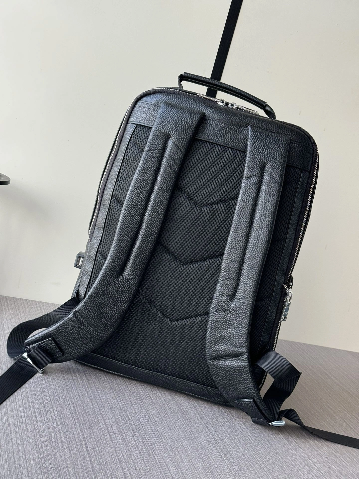 Accurate model Mens Prada Backpacks