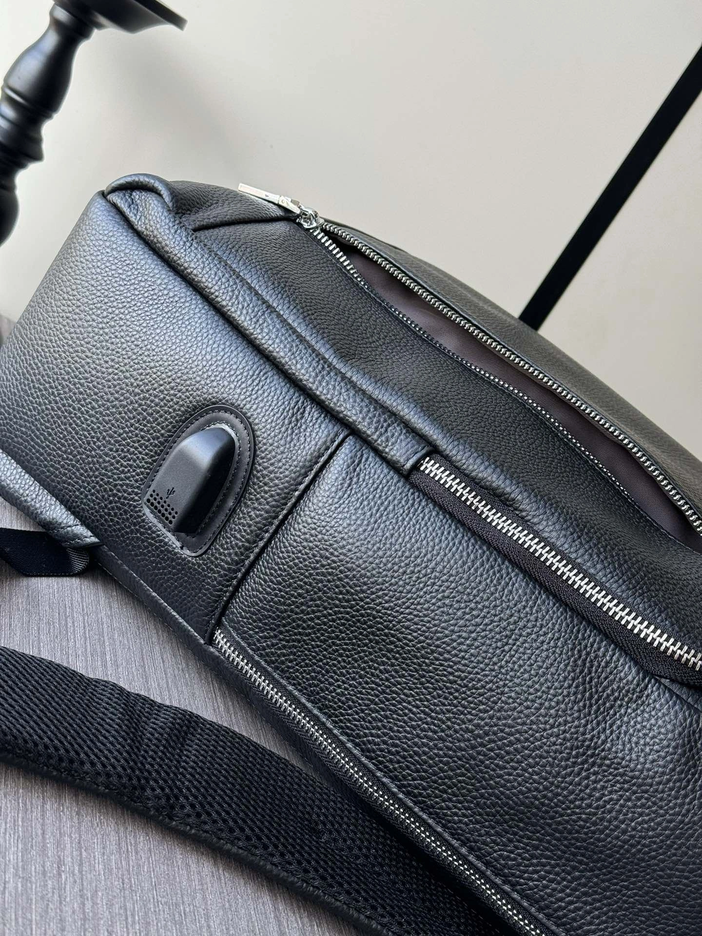 Accurate model Mens Prada Backpacks