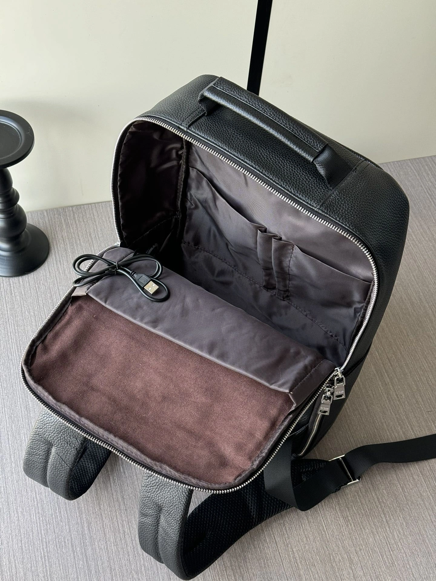 Accurate model Mens Prada Backpacks