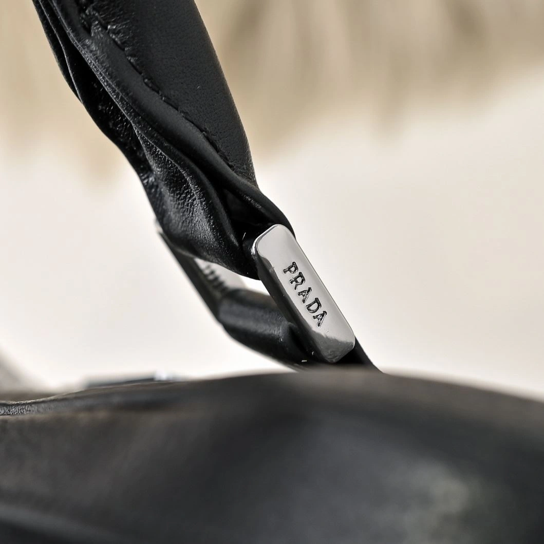 High fidelity Mens Prada Briefcases