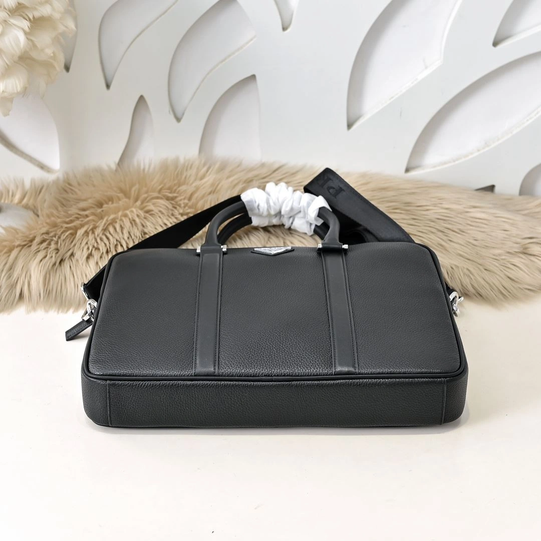 High fidelity Mens Prada Briefcases