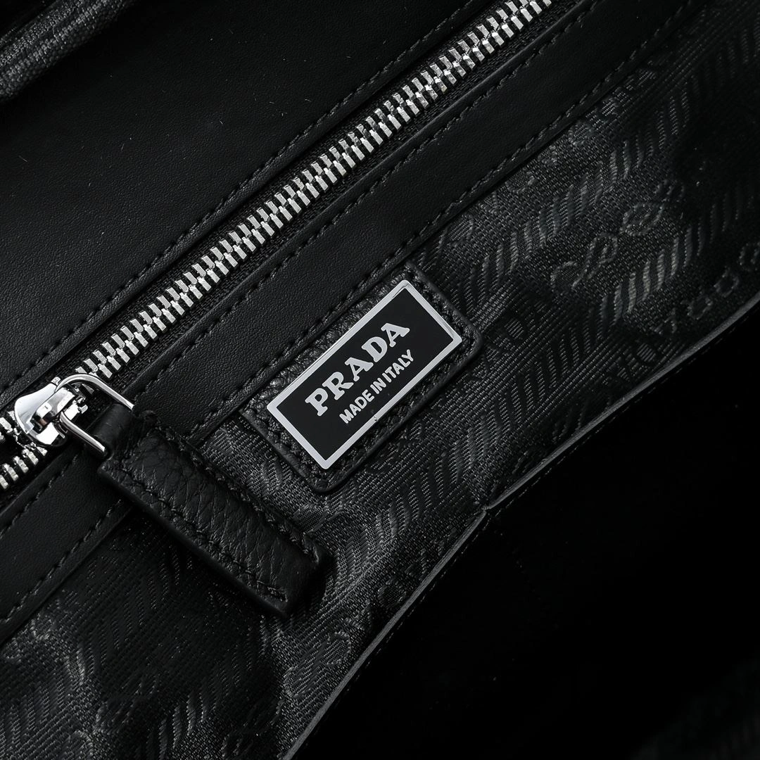High fidelity Mens Prada Briefcases