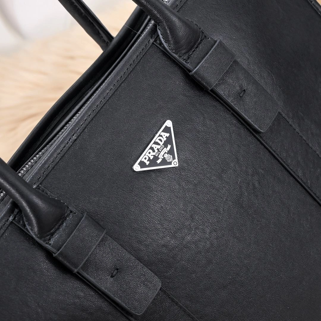 Top mirror Mens Prada Briefcases