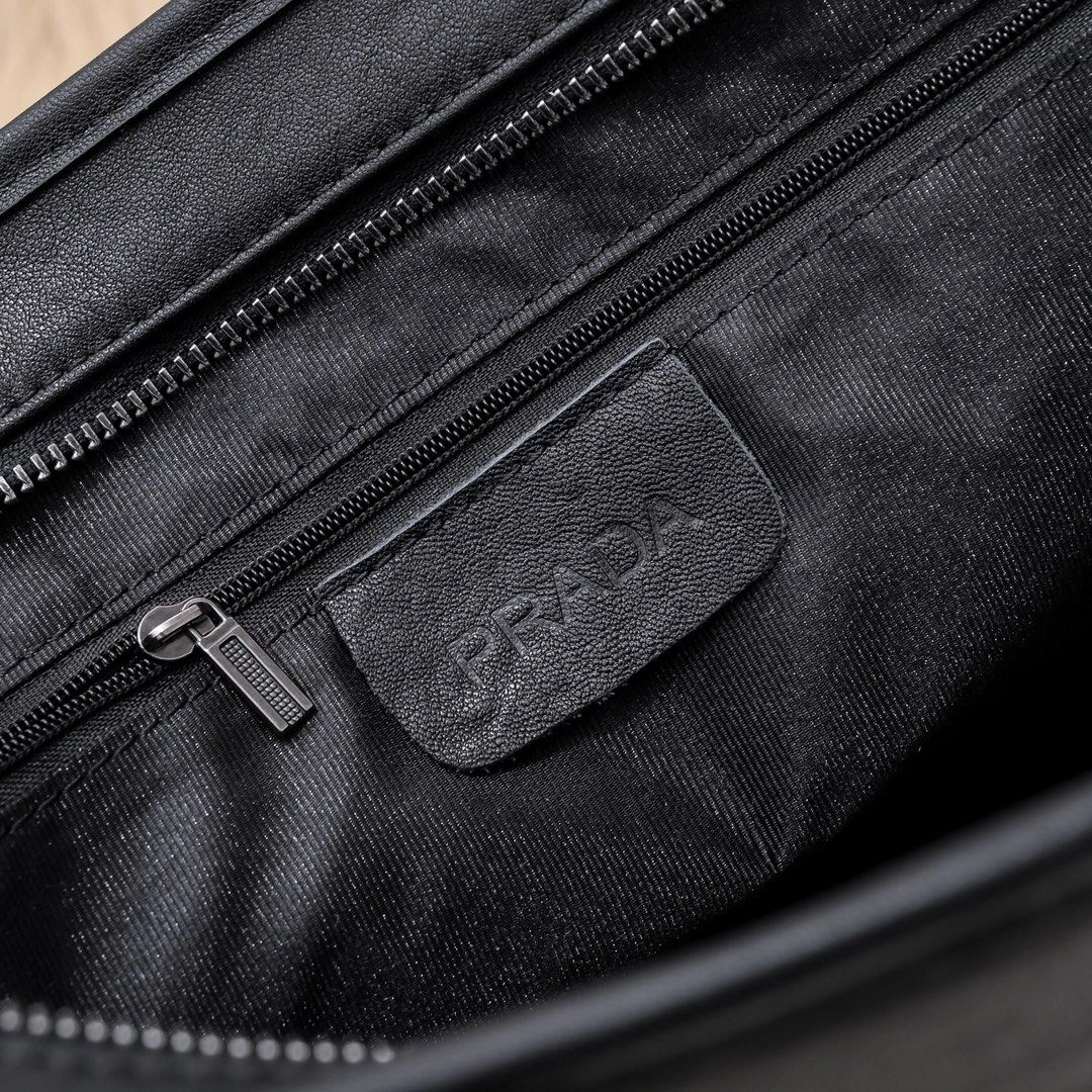 Top mirror Mens Prada Briefcases
