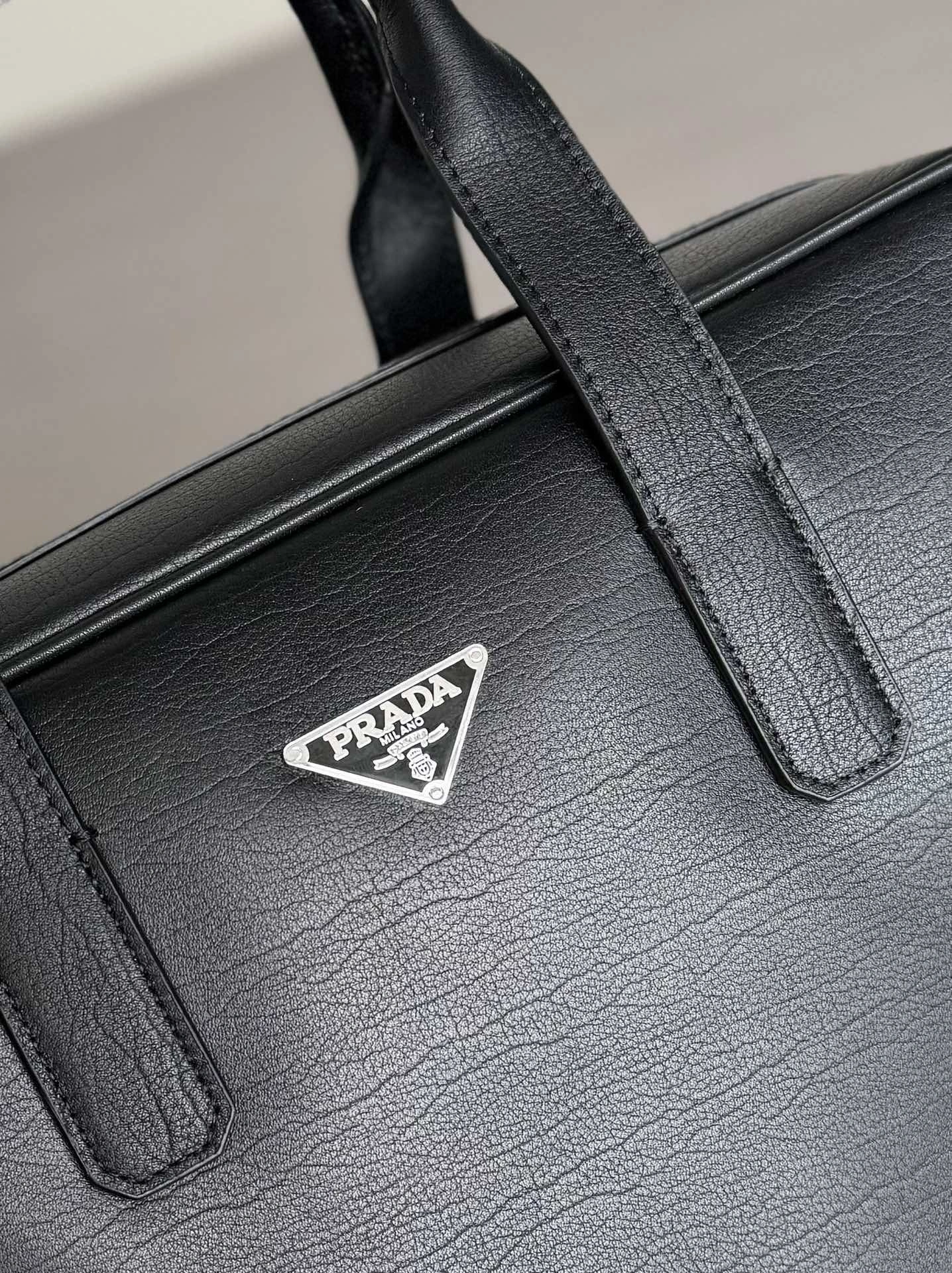 High fidelity Mens Prada Briefcases