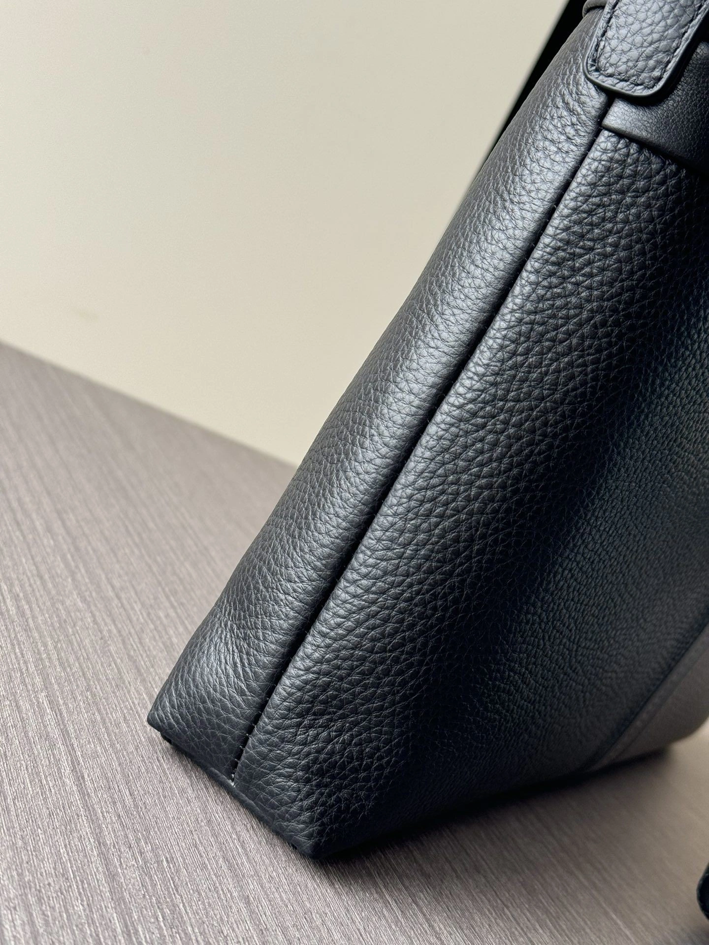 Discounted Mens Prada Briefcases