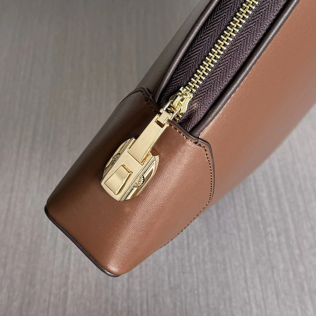 High fidelity Mens Prada Briefcases