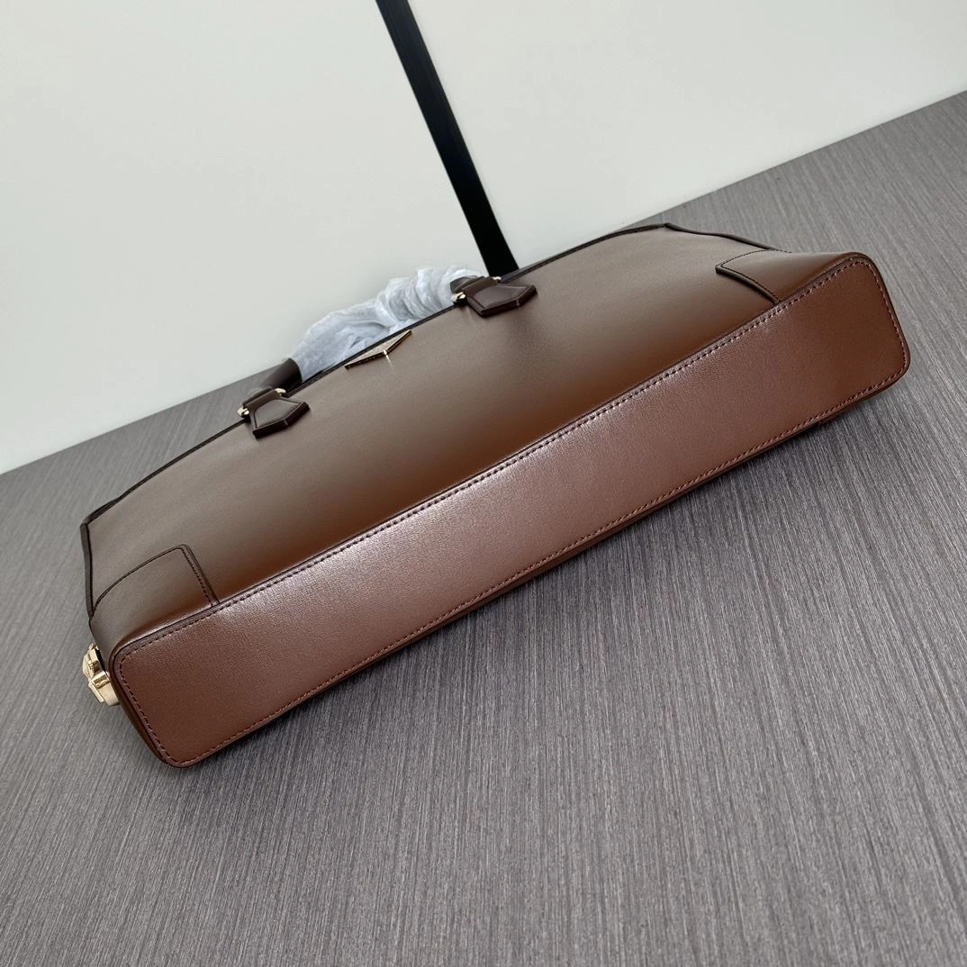High fidelity Mens Prada Briefcases