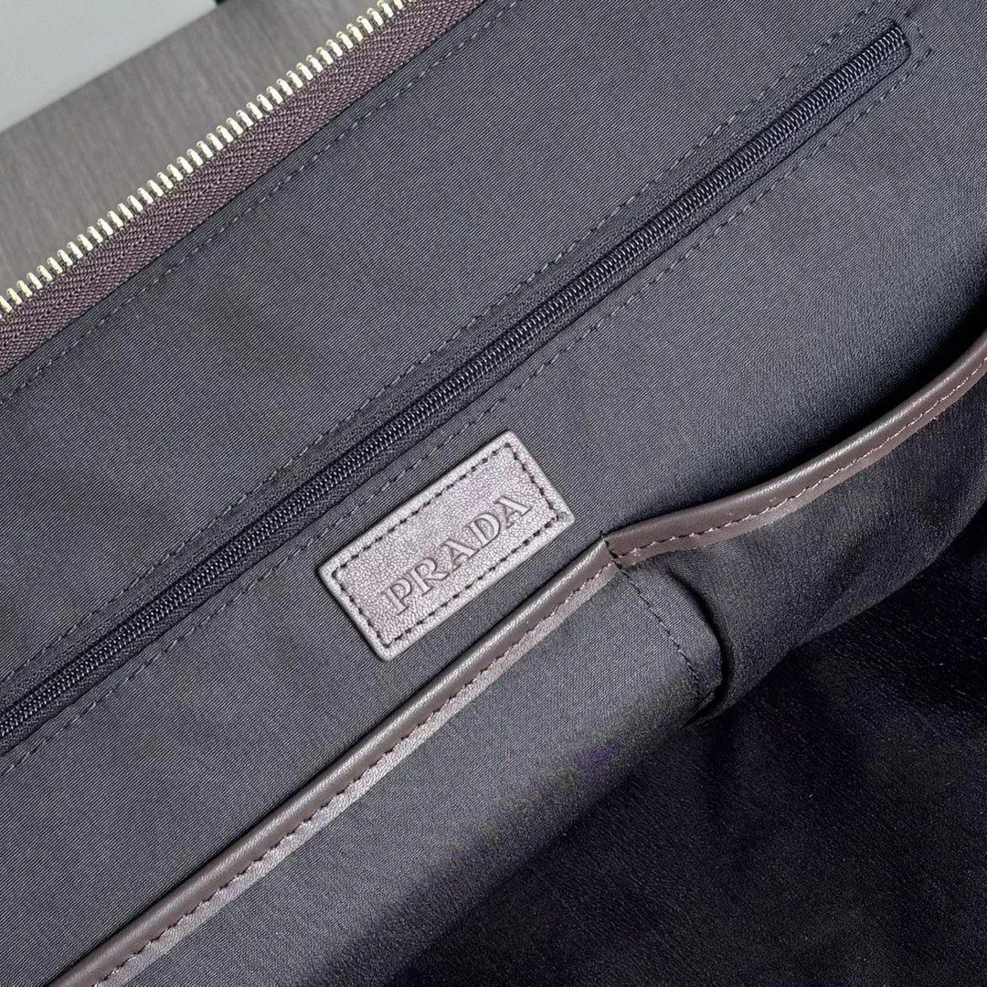 High fidelity Mens Prada Briefcases