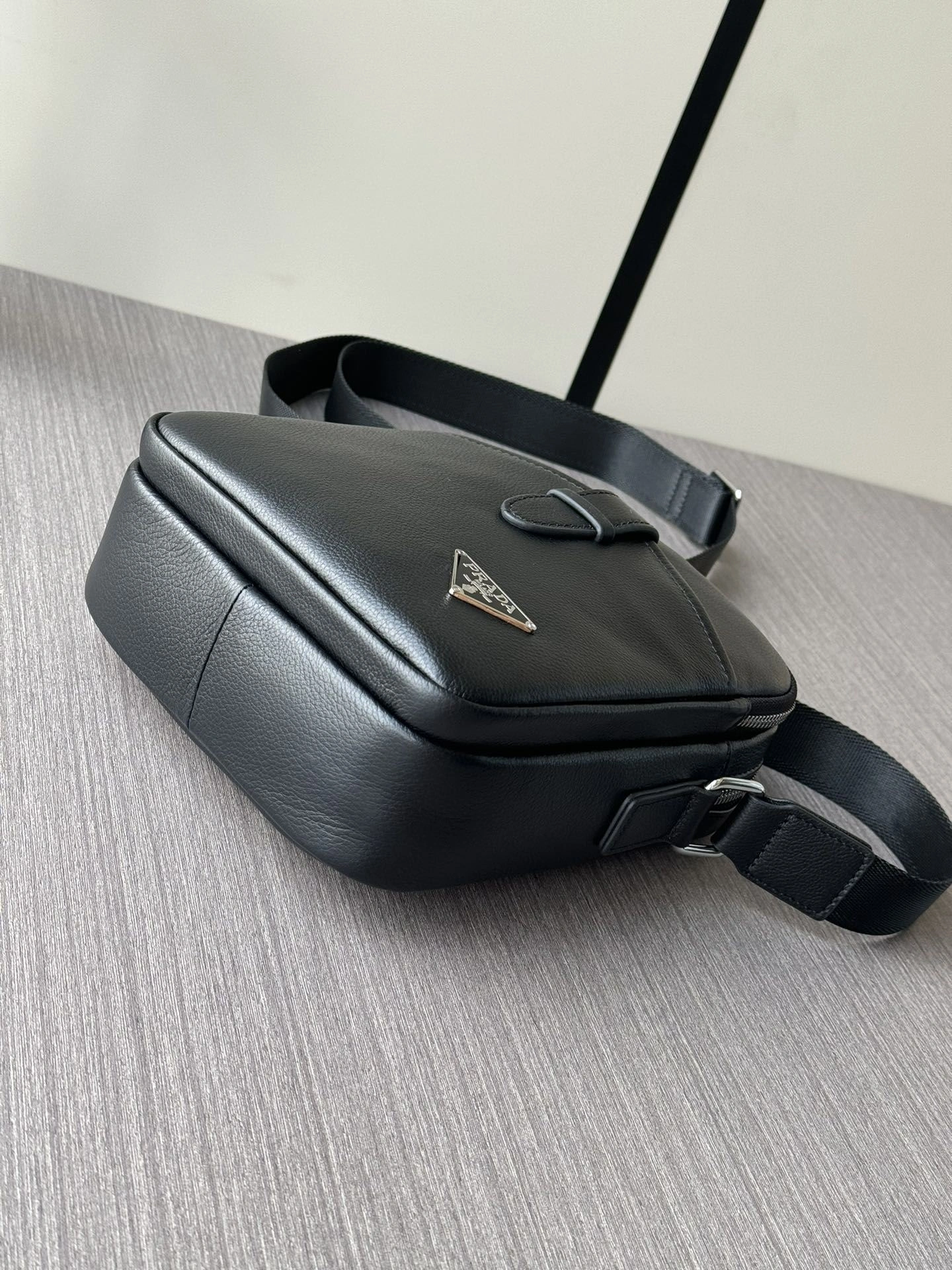 Accurate model Mens Prada Satchel Bags