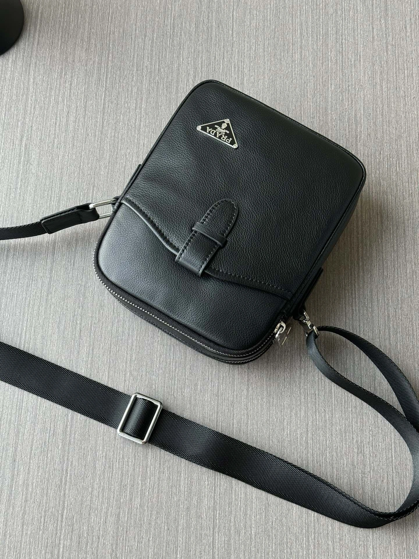 Accurate model Mens Prada Satchel Bags