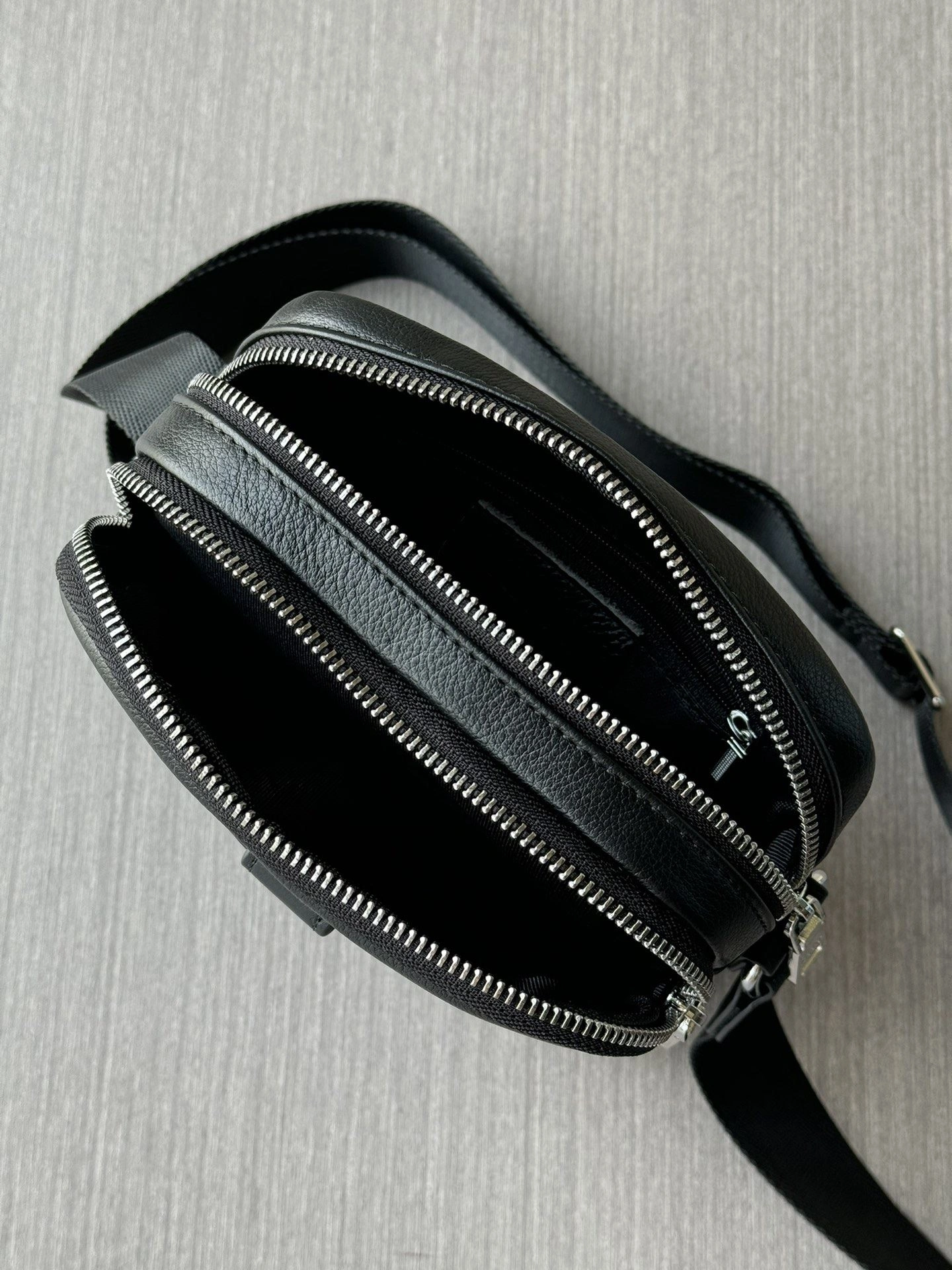 Accurate model Mens Prada Satchel Bags