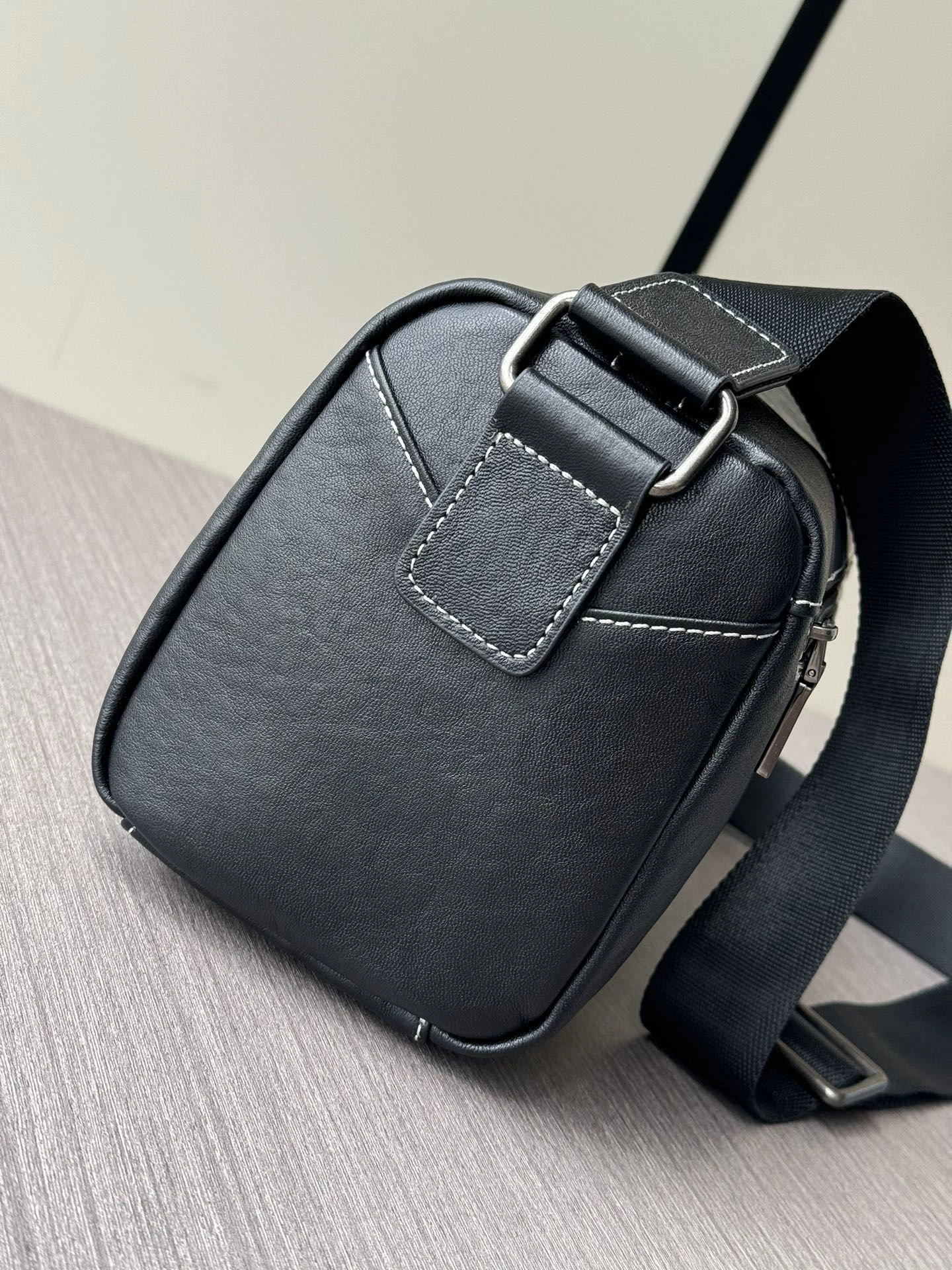 Value-priced Mens Prada Satchel Bags
