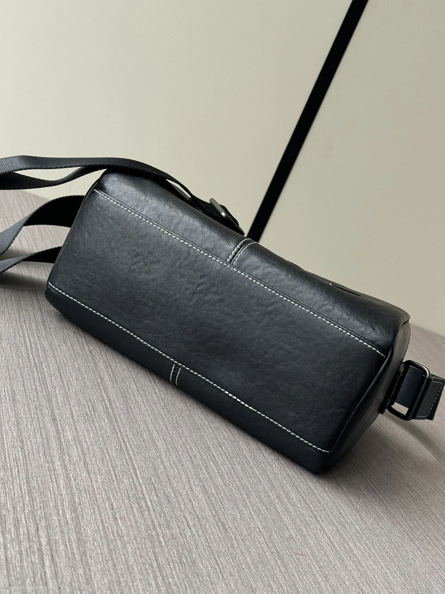 Value-priced Mens Prada Satchel Bags