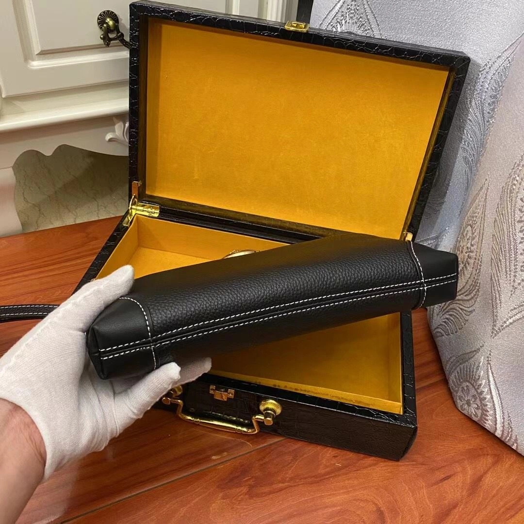 Accurate model Mens Versace Clutch Bags