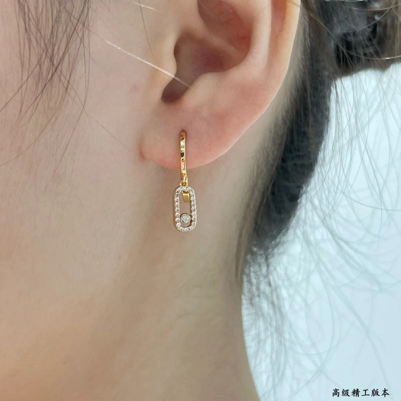 Accurate model Messika Earrings