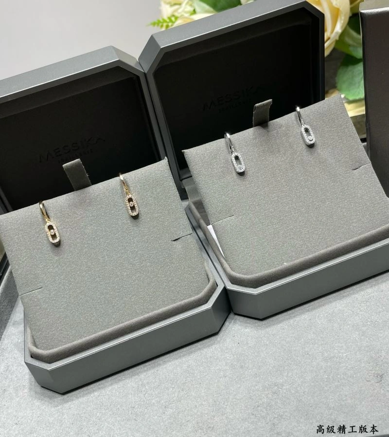 Accurate model Messika Earrings