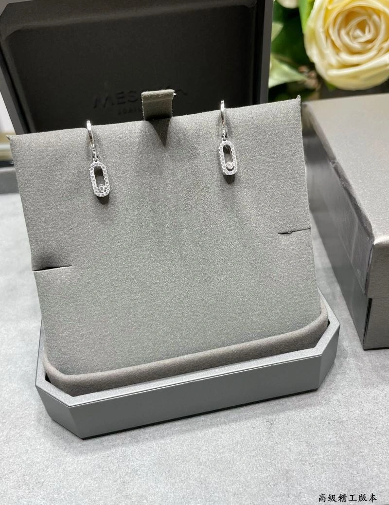 Accurate model Messika Earrings