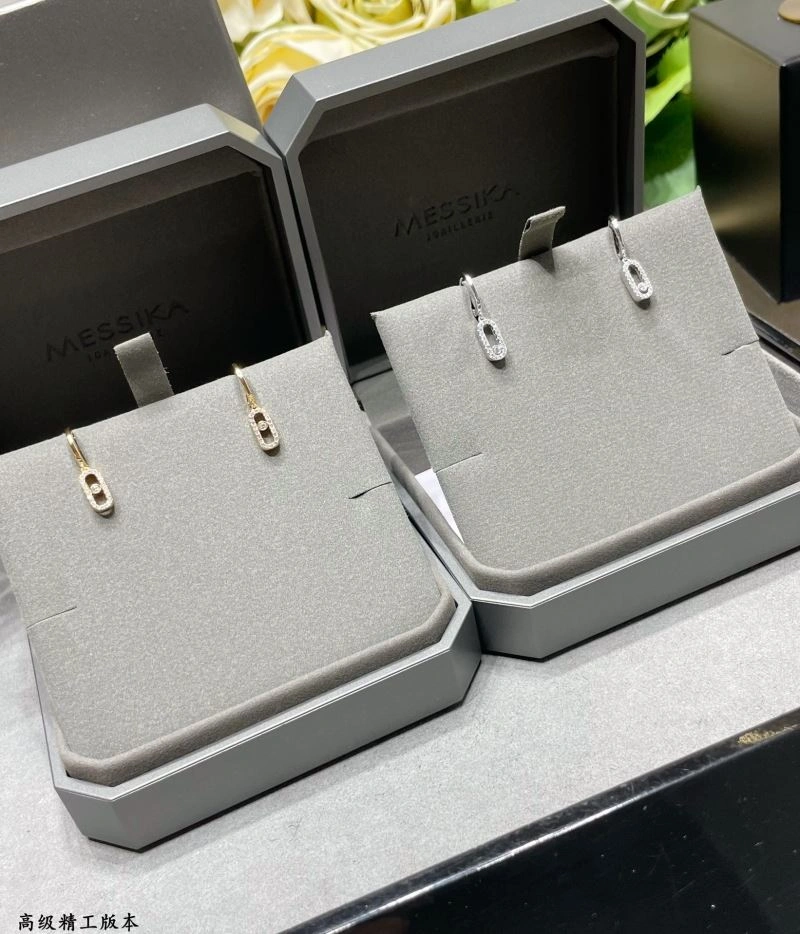 Accurate model Messika Earrings