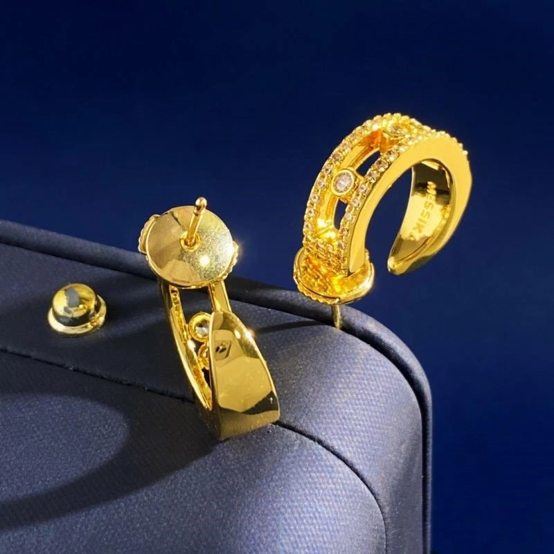Accurate model Messika Earrings