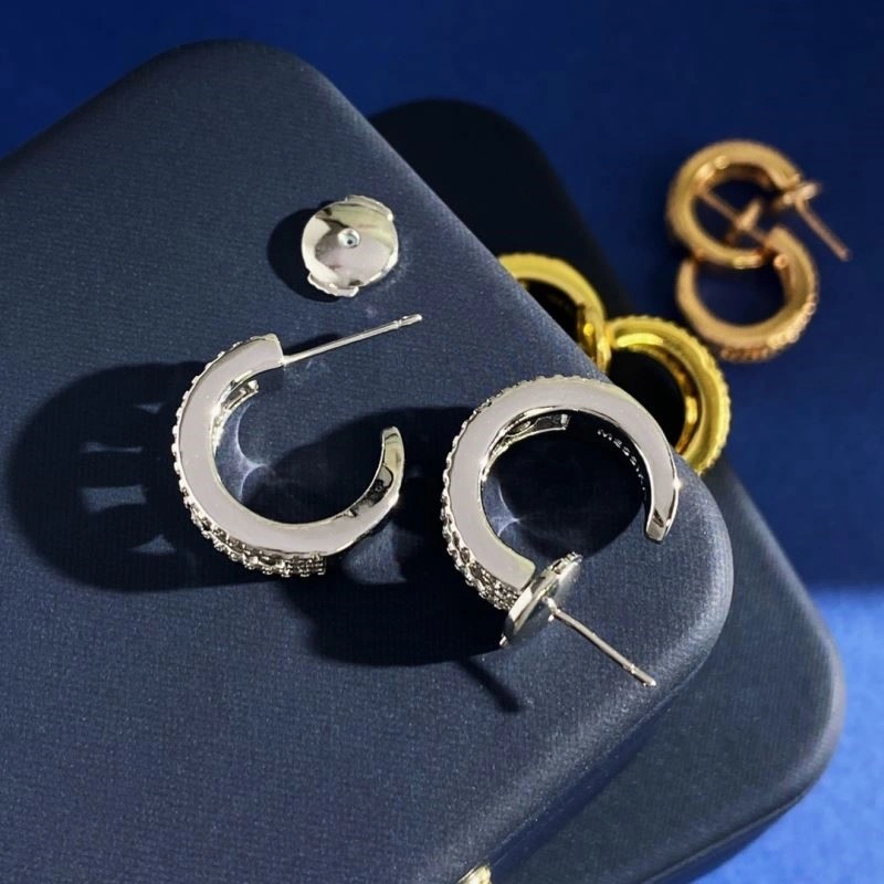Accurate model Messika Earrings