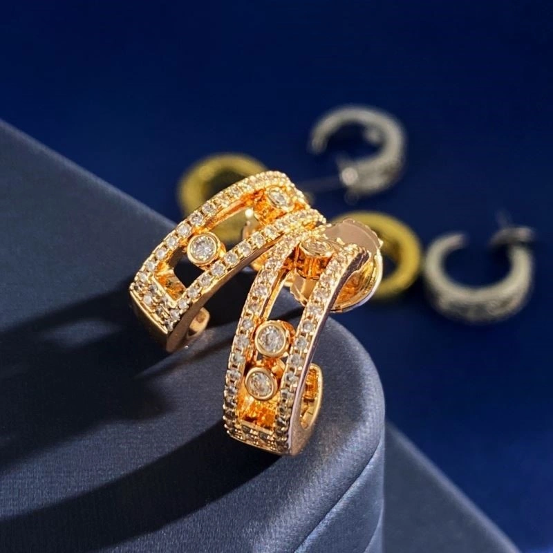 Accurate model Messika Earrings
