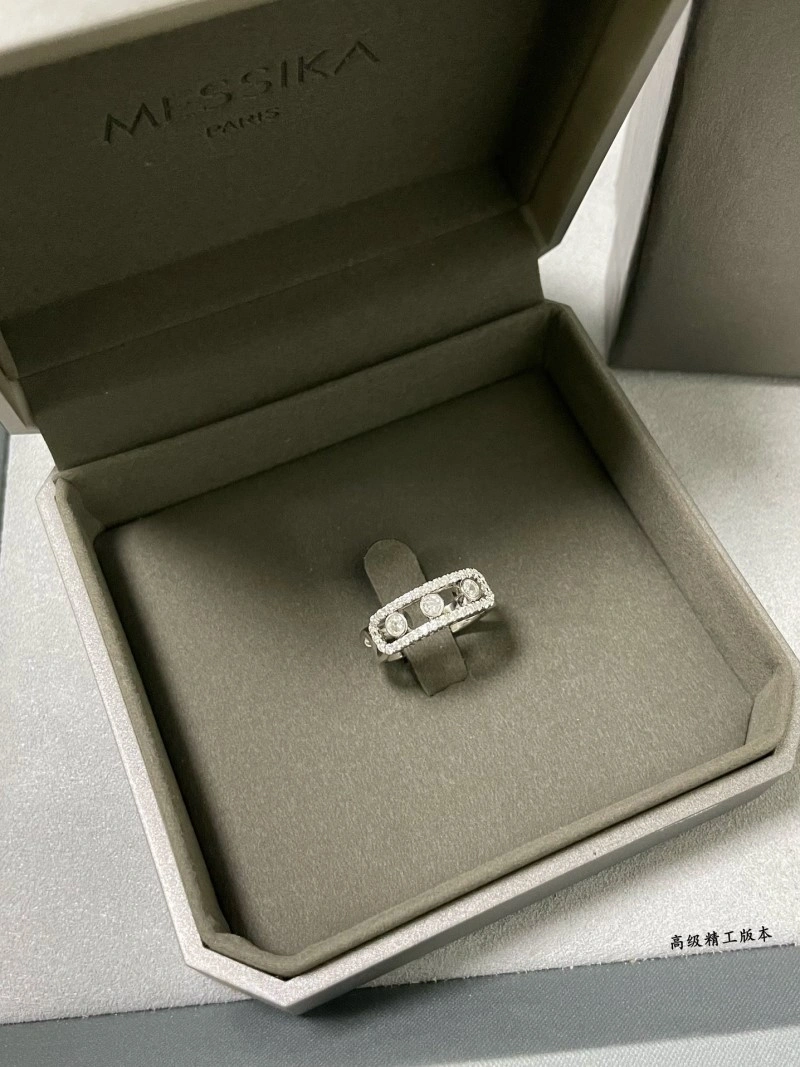 Indistinguishable Messika Rings
