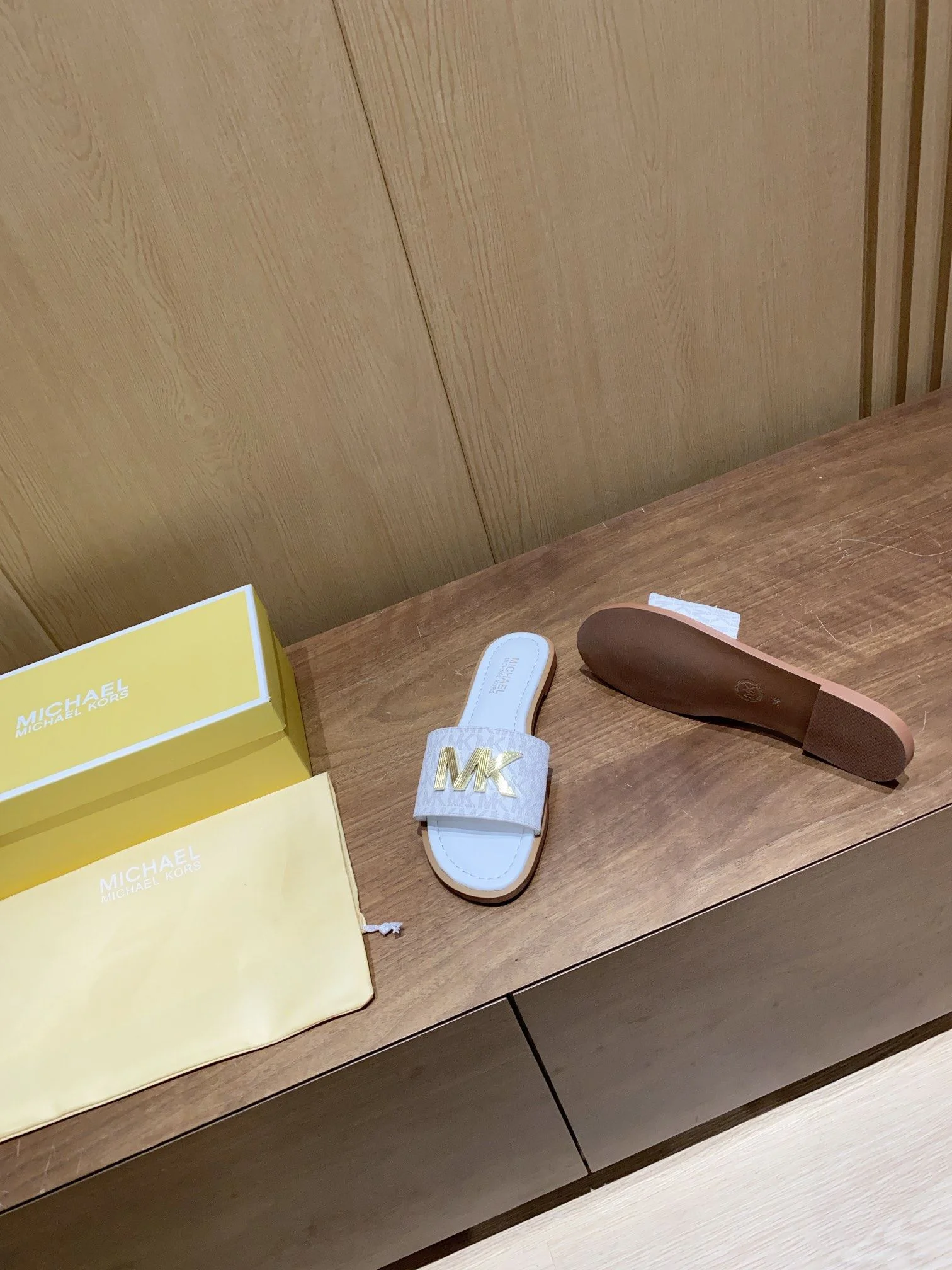 Accurate model Michael Kors Sandals
