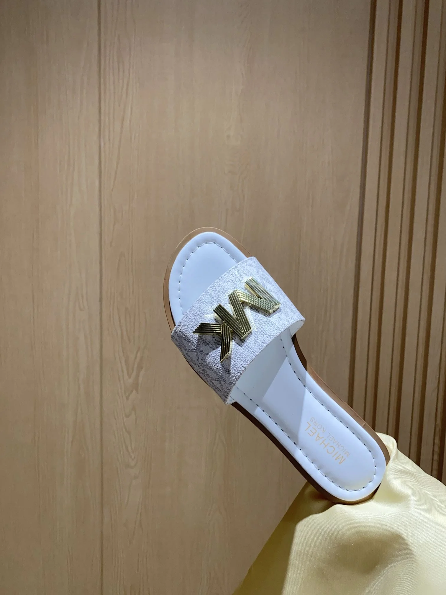 Accurate model Michael Kors Sandals