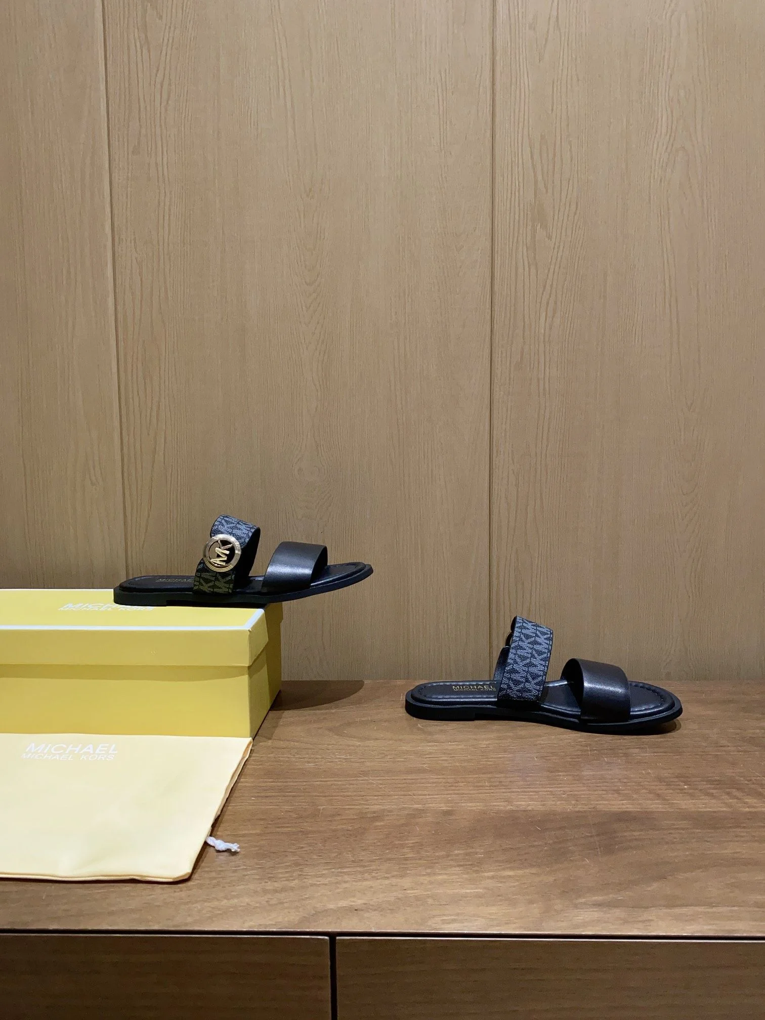 Inexpensive Michael Kors Sandals