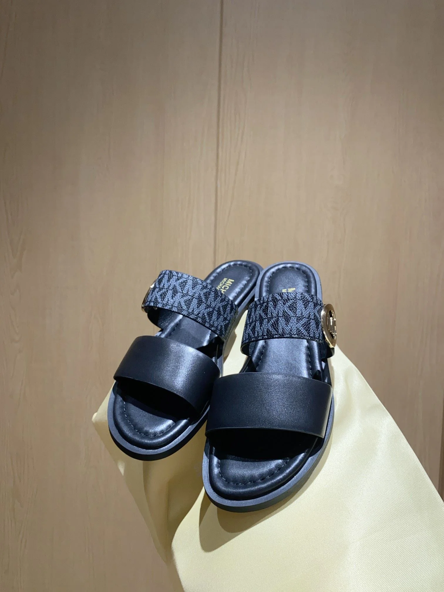 Inexpensive Michael Kors Sandals