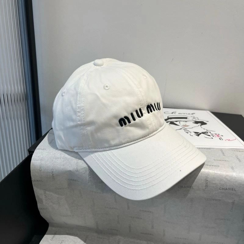 Accurate model Miu Miu Caps