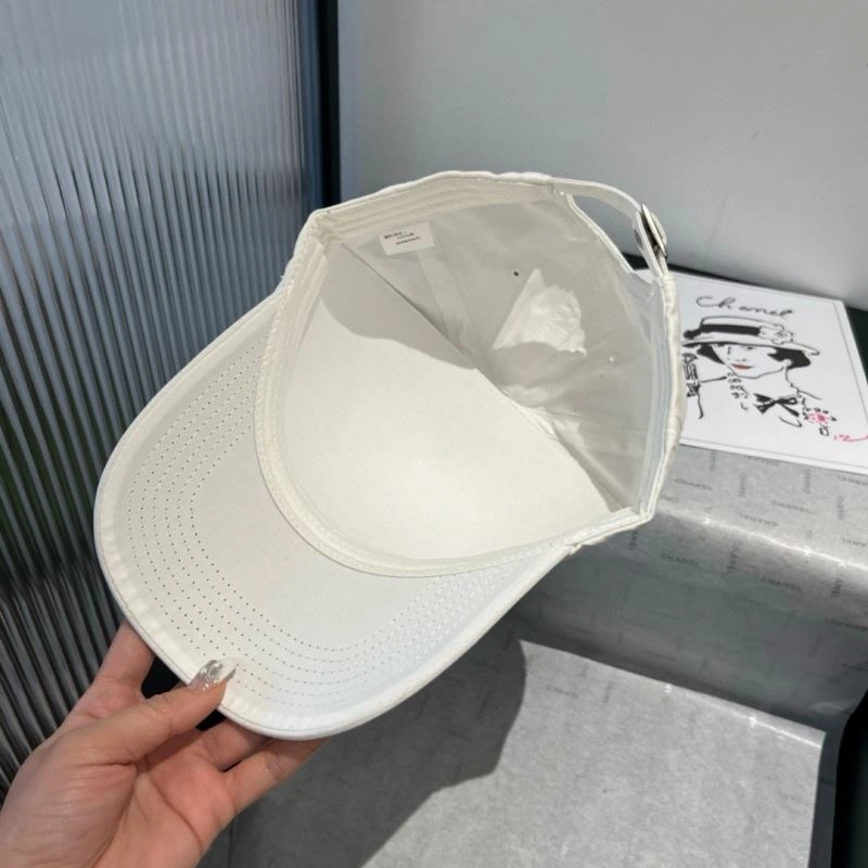 Accurate model Miu Miu Caps