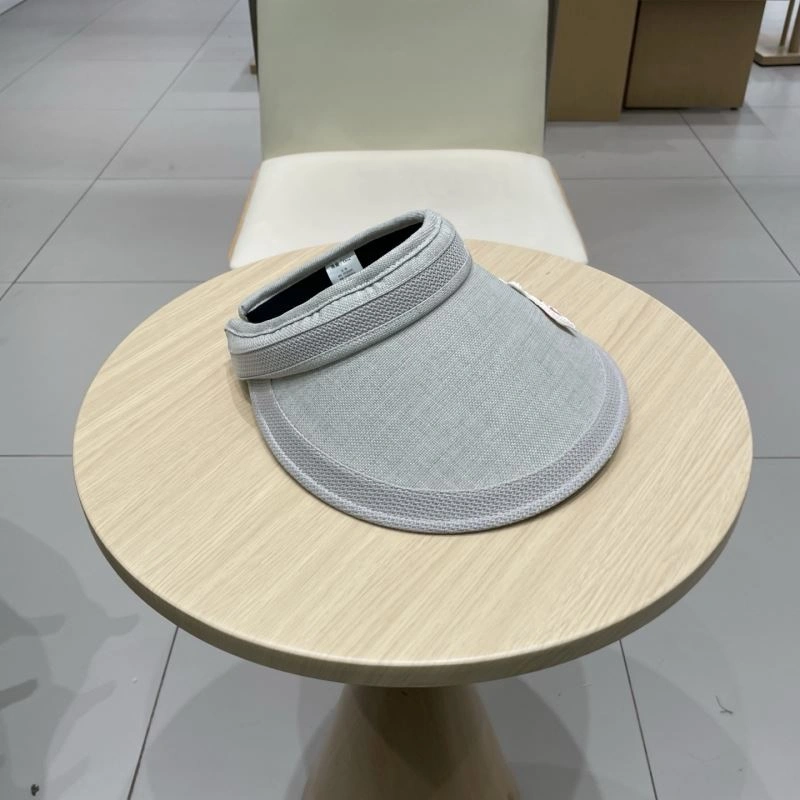 Accurate model Miu Miu Caps