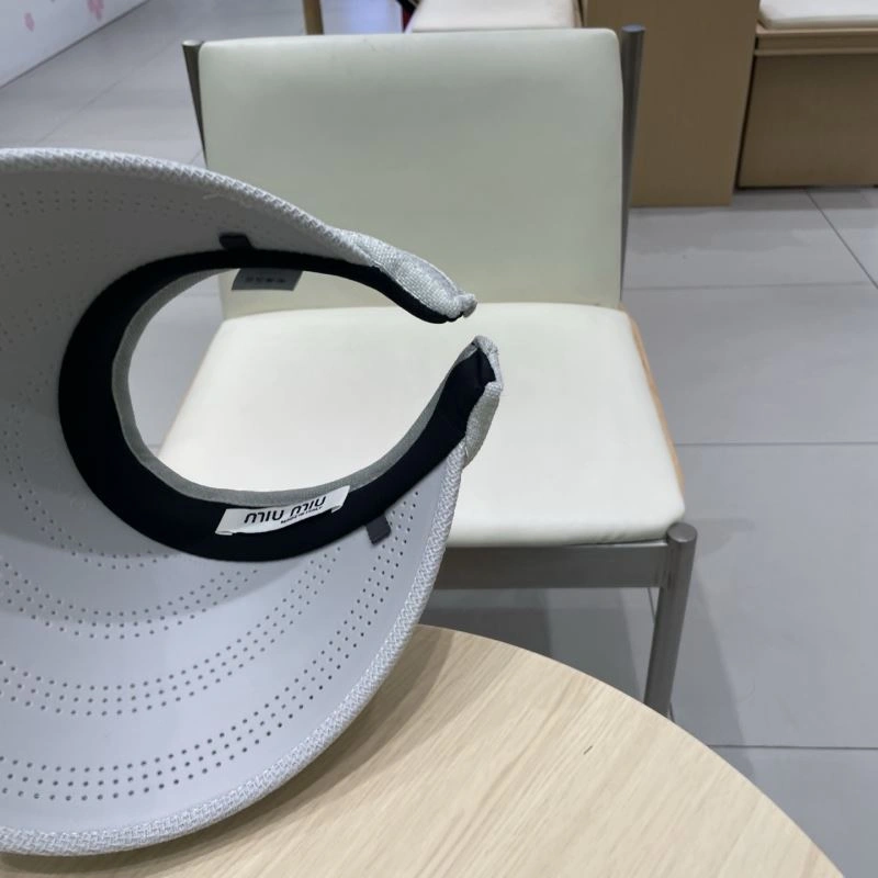 Accurate model Miu Miu Caps