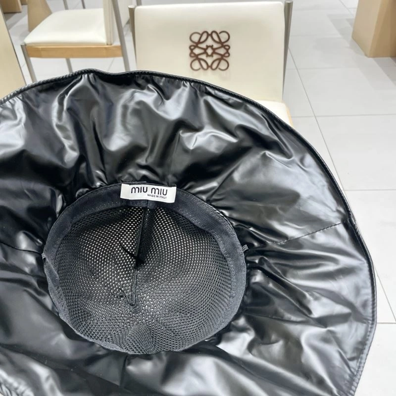 Accurate model Miu Miu Caps