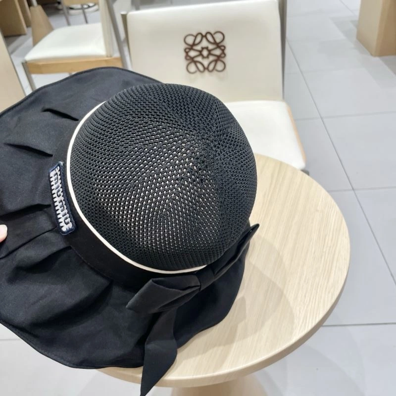 Accurate model Miu Miu Caps