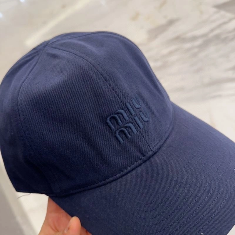 Top mirror Miu Miu Caps