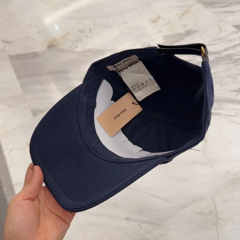 Top mirror Miu Miu Caps