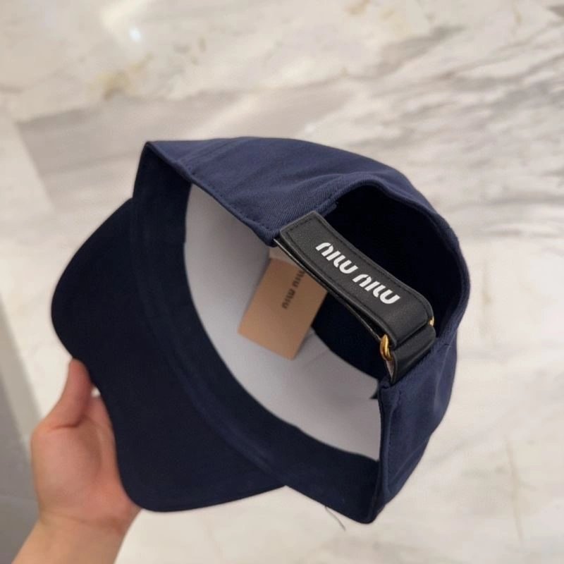 Top mirror Miu Miu Caps