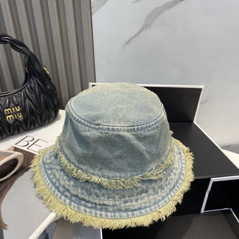 Top mirror Miu Miu Caps