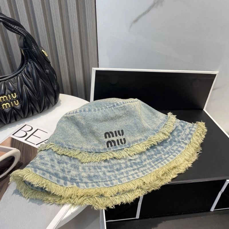 Top mirror Miu Miu Caps