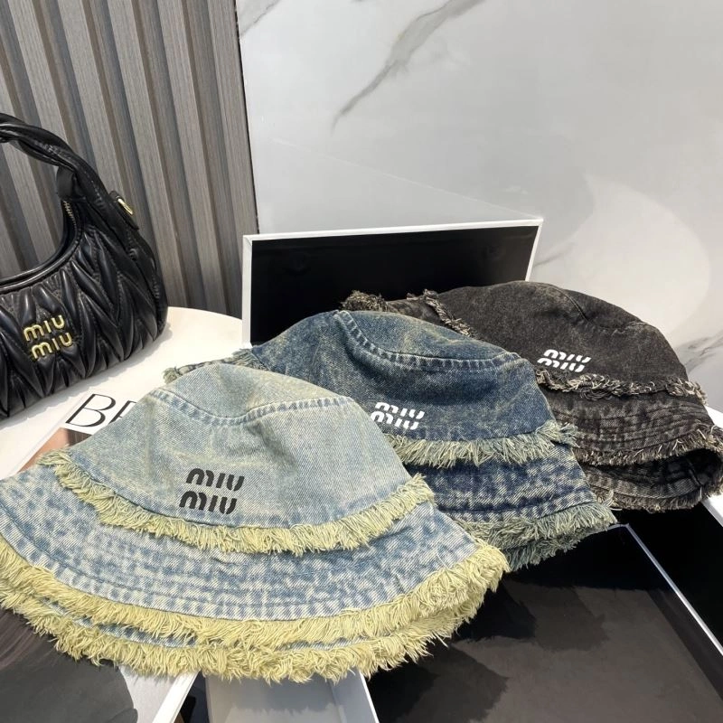 Top mirror Miu Miu Caps