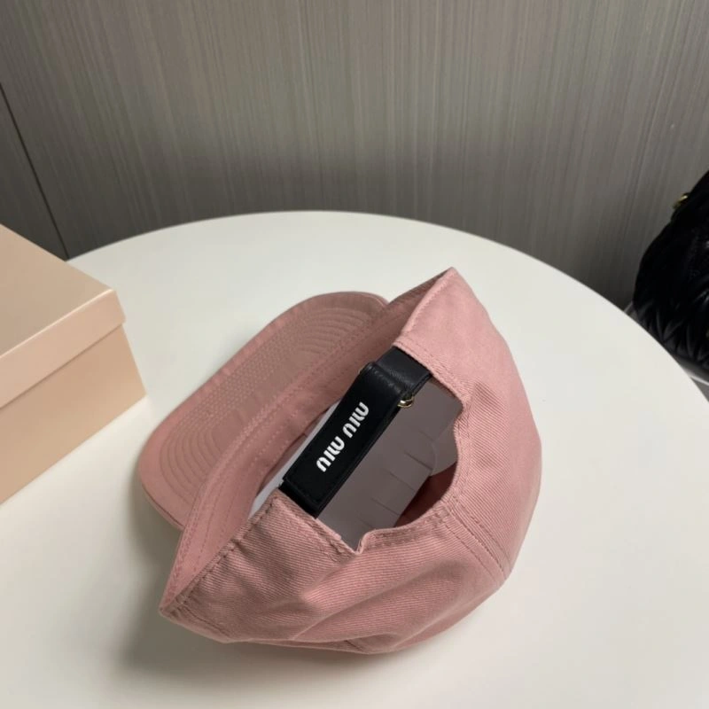 Accurate model Miu Miu Caps