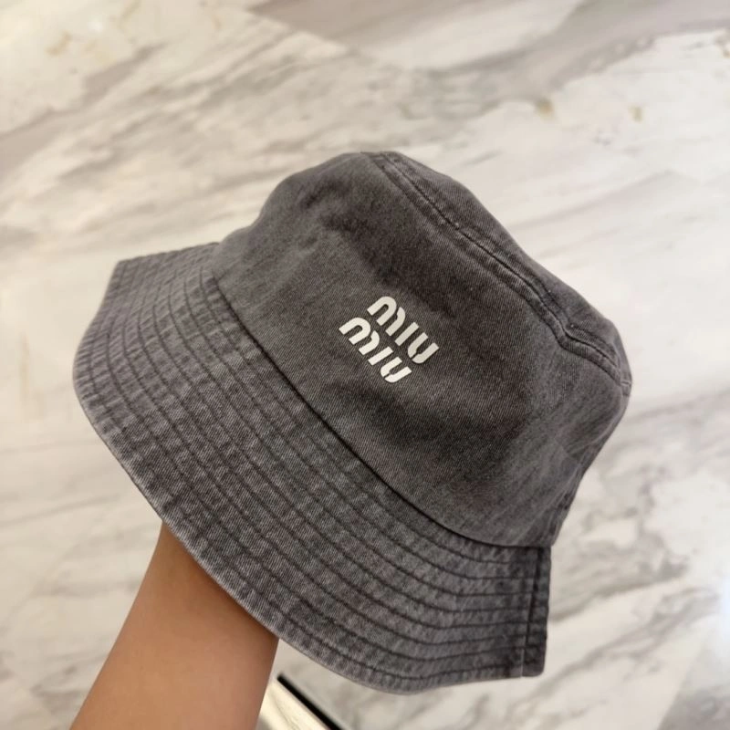 Top mirror Miu Miu Caps