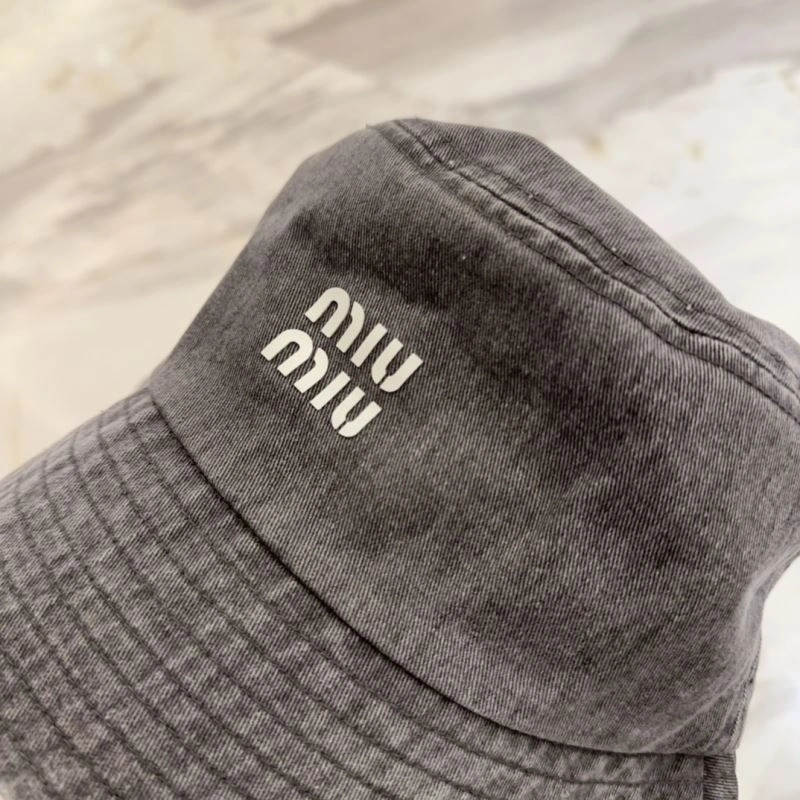 Top mirror Miu Miu Caps
