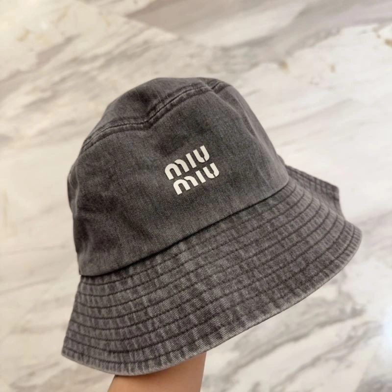 Top mirror Miu Miu Caps